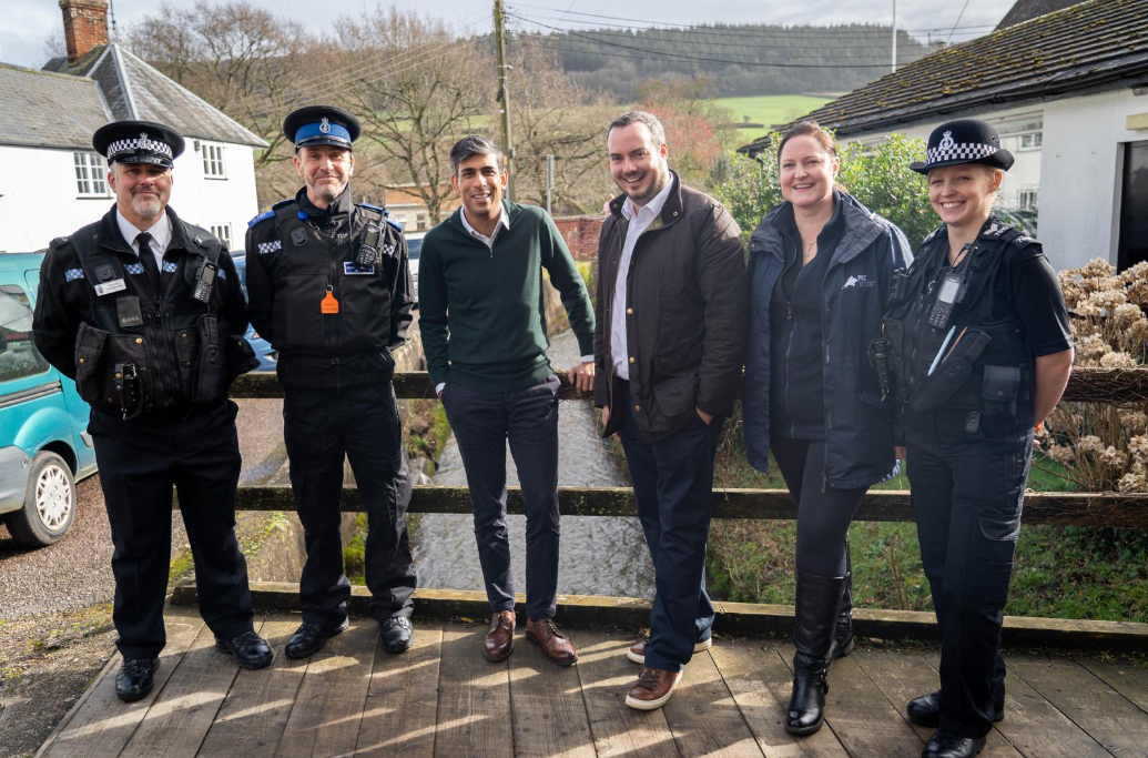 “Out in Force” adoring crowds meet Sunak, Jupp & Hernandez in Sidbury ...